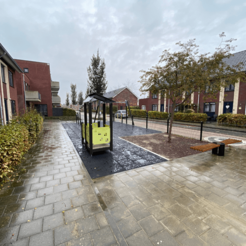 Kunstgras eruit, rubber tegels erin bij speelplek in wijk Huissen | TnT ...